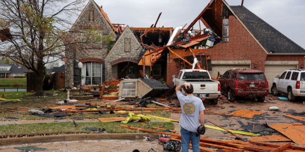 Watch: Oklahoma Tornado Leaves Damage in Its Wake as Severe Storms Move ...