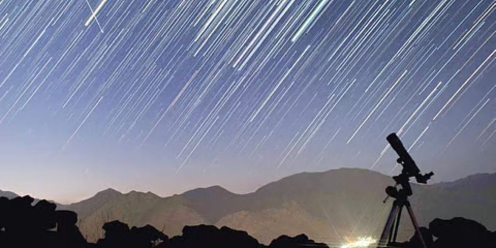 Meteor Shower Schedule for Los Angeles in August 2025: Peak Viewing ...