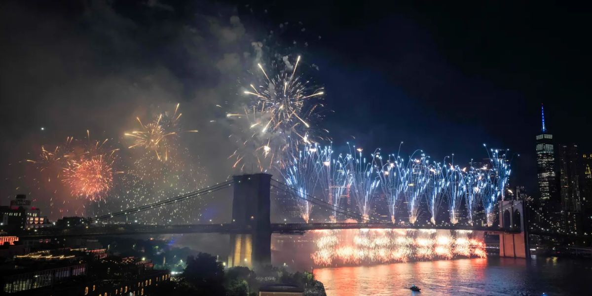 New York Lights Up the Sky: Macy’s 4th of July Fireworks Show Leaves ...