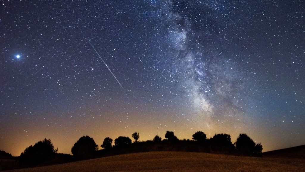 Perseids Meteor Shower in Hawaii: Best Dates, Locations, and Stargazing ...